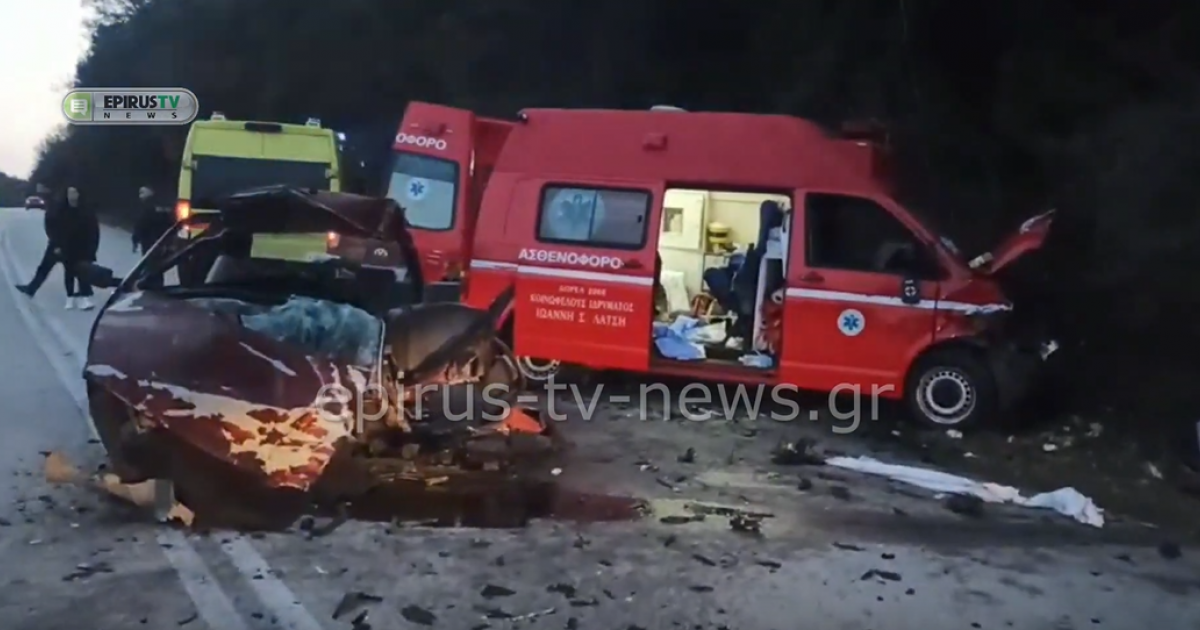 Σοβαρό τροχαίο με ασθενοφόρο και ΙΧ - Δύο νεκροί | Alfavita